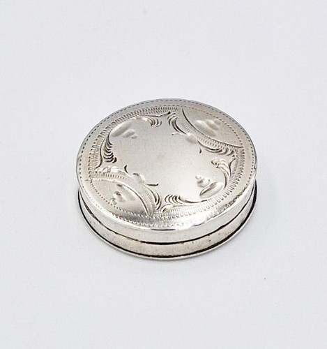 FINE GEORGE III STERLING SILVER CIRCULAR PATCH BOX Birmingham 1796 ...