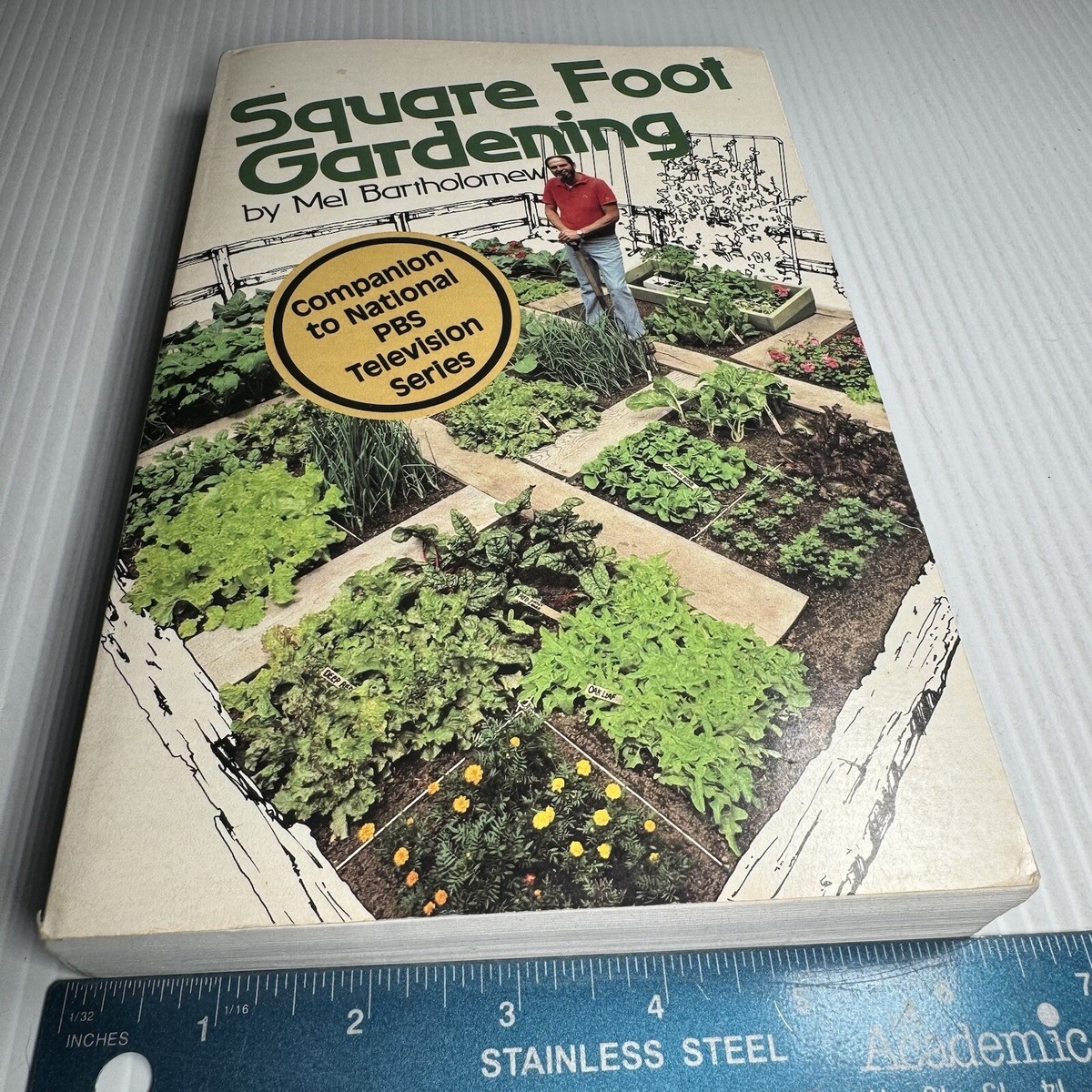 Mel Bortholomew First Book Square Foot Gardening Maximizes Production