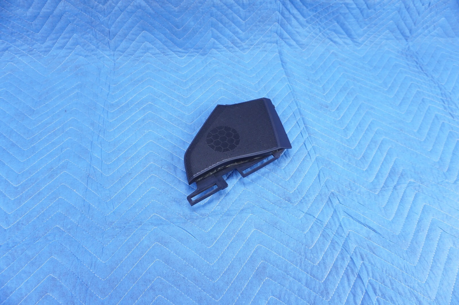 Nissan Titan XD Dash Speaker Grille Passenger Side 28176-EZ00A 2016 ...