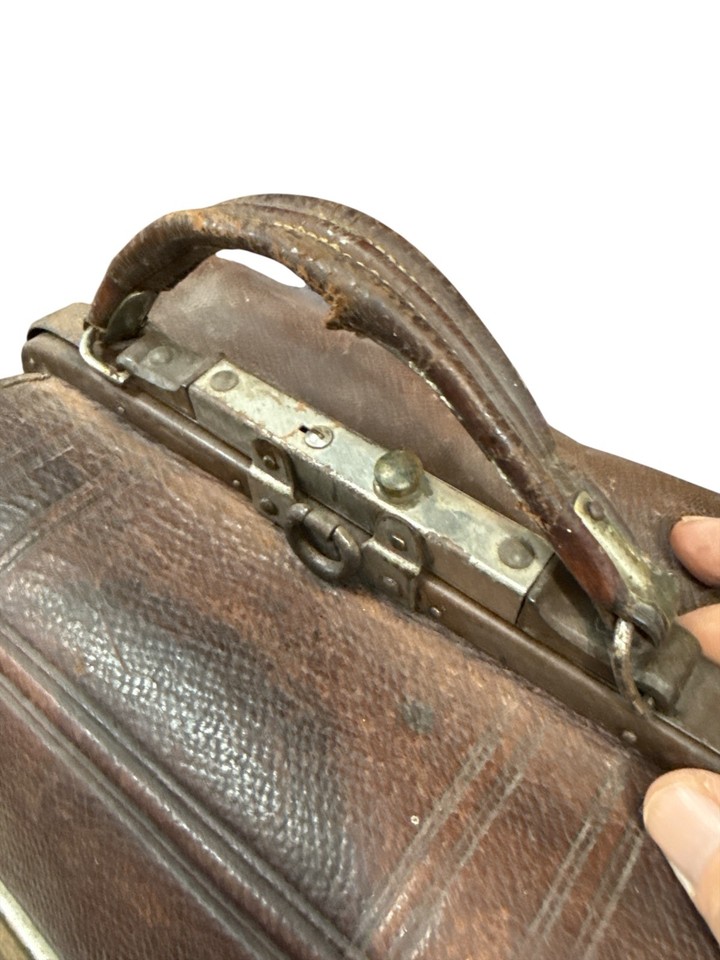 Very Old Tattered Leather Metal Latch Brown Doctors Bag | eBay