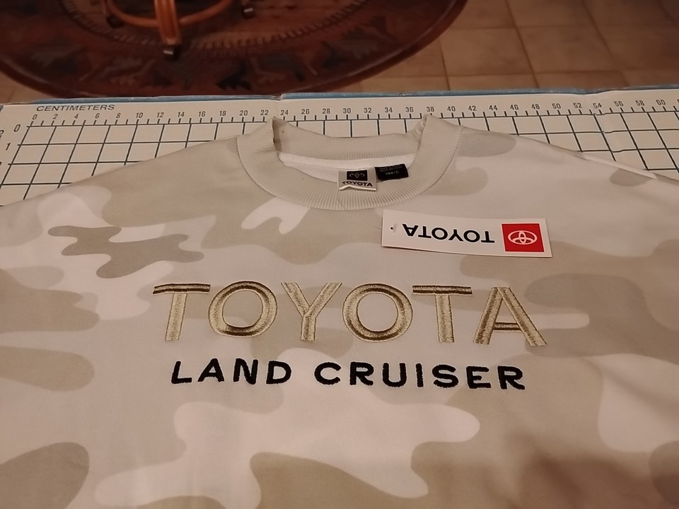 ADULT SMALL TOYOTA LAND CRUISER OFFICIAL LICENSE KHAKI CAMO SWEATSHIRT ...