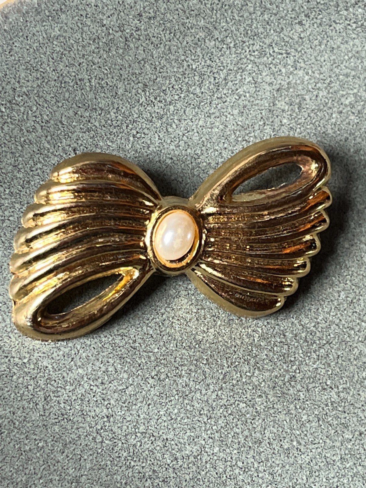Vintage AAI Signed Goldtone Ribbon Bow w Faux Mabe Pearl Pin Brooch – 1 ...