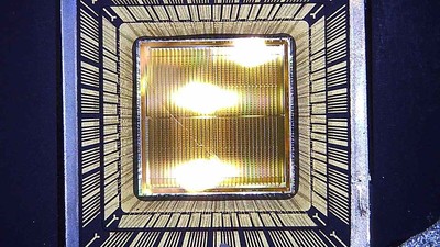 Field Programmable Gate Array Xilinx XQV300 5962-99572 Ceramic Gold ...
