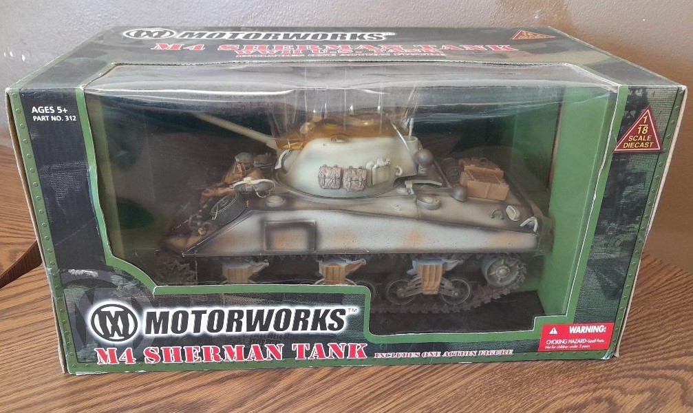 21st Century Toys-Motorworks/ 1:18 Die-cast/ M-4 Sherman Tank + crewman ...