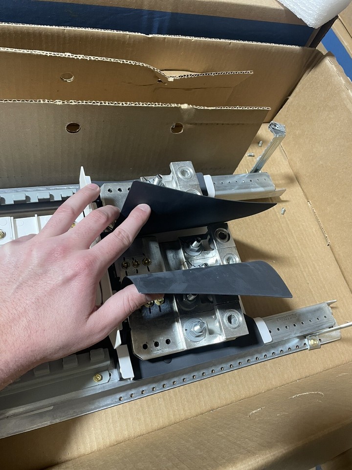 1-EATON PRL2X 400A PANELBOARD 84 CKT TOP FED MLO 120/208V NEW (INTERIOR ...