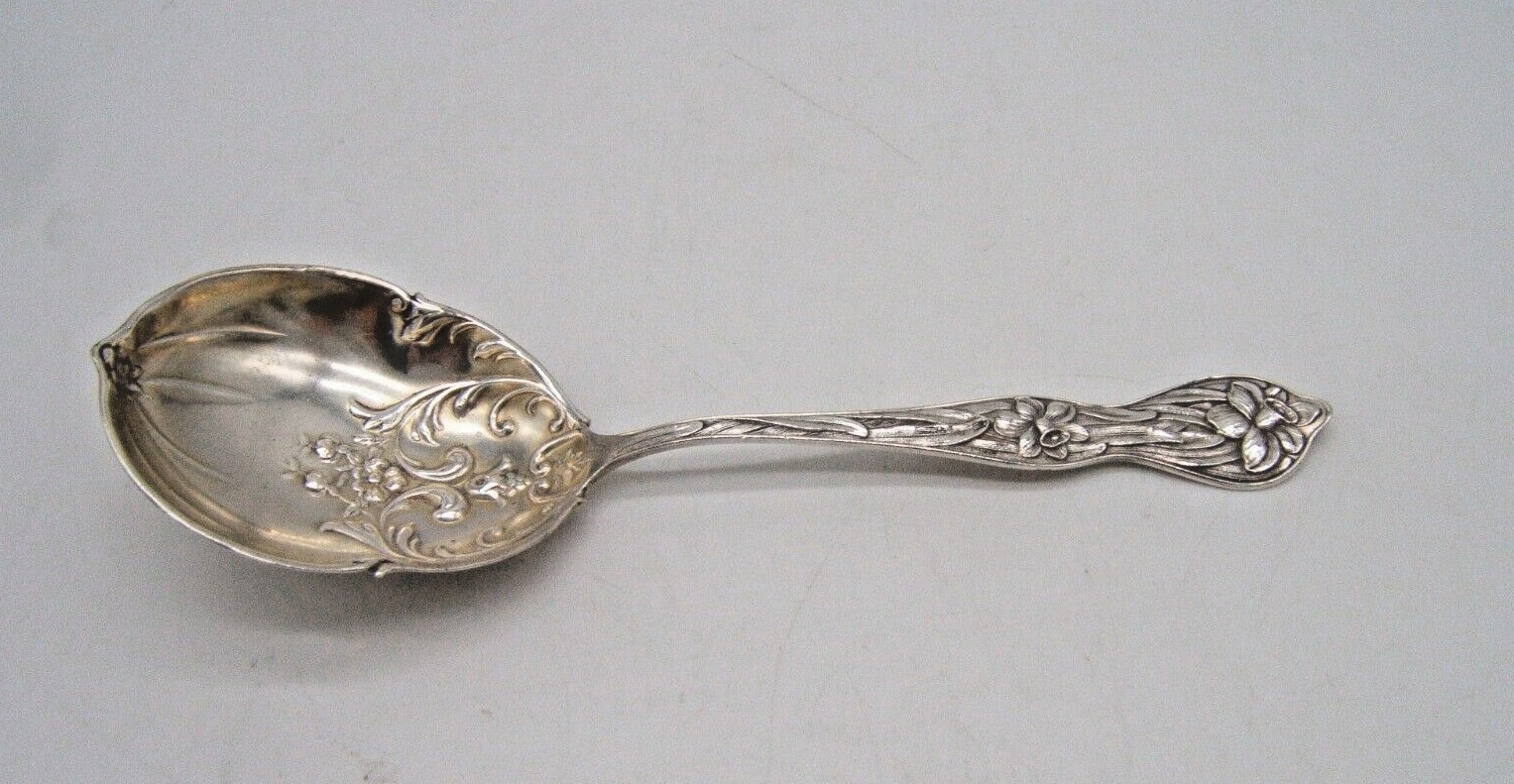 BAKER MANCHESTER STERLING SILVER SERVING BERRY SPOON DAFFODIL PATTERN ...