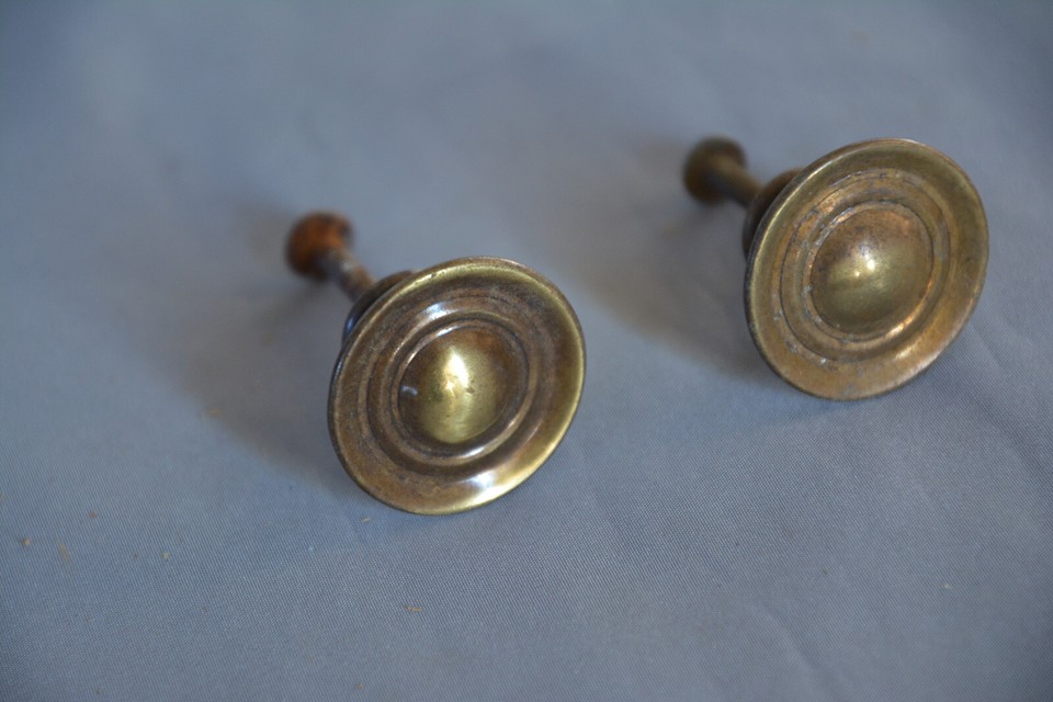 FINE PAIR ANTIQUE VINTAGE BRASS PLATED DRESSER DESK DRAWER KNOBS (V117 ...