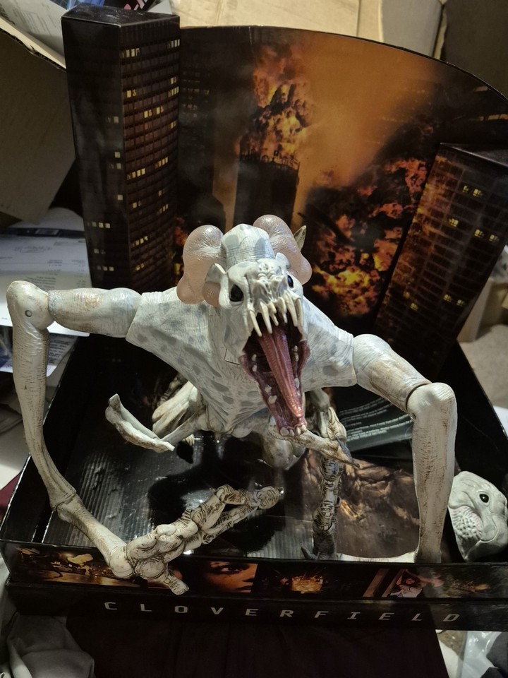 Hasbro Cloverfield Monster 14" Action Figure Signature Series | eBay