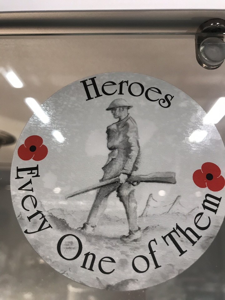 WW1 REMEMBRANCE SOLDIER WITH RIFLE CAR/WINDOW POPPY STICKER | eBay