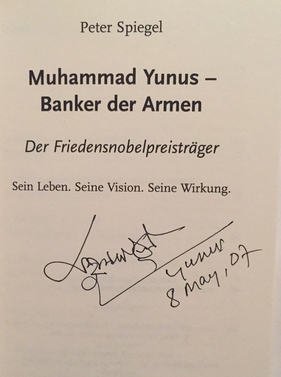 Muhammad Yunus signiert Nobel Buch original Signed Autogramm ...