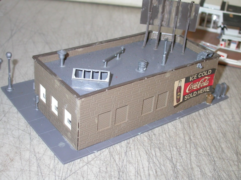 TYCO HO Exxon Gas Station Houses Under Construction Doug's Drug Store ...