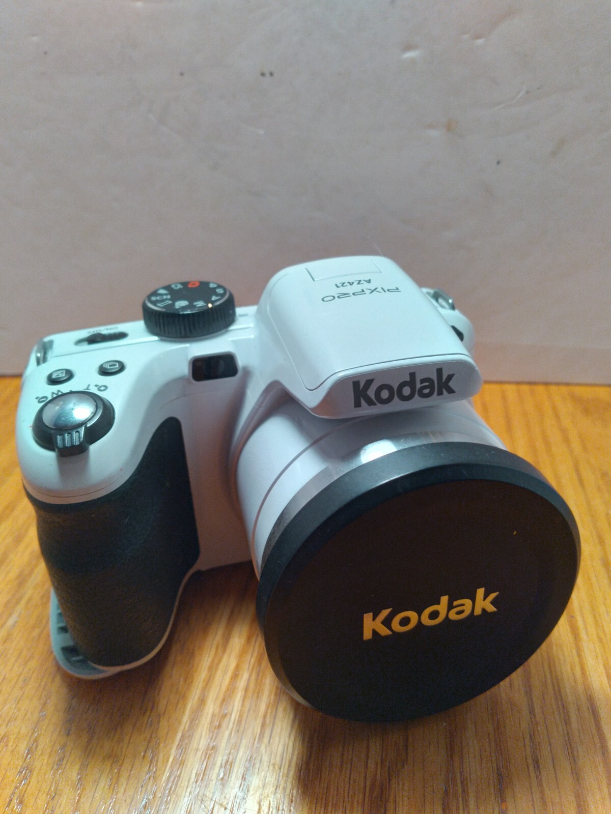 Kodak PIXPRO Astro Zoom AZ421 16 MP Digital Camera - White & Charger ...