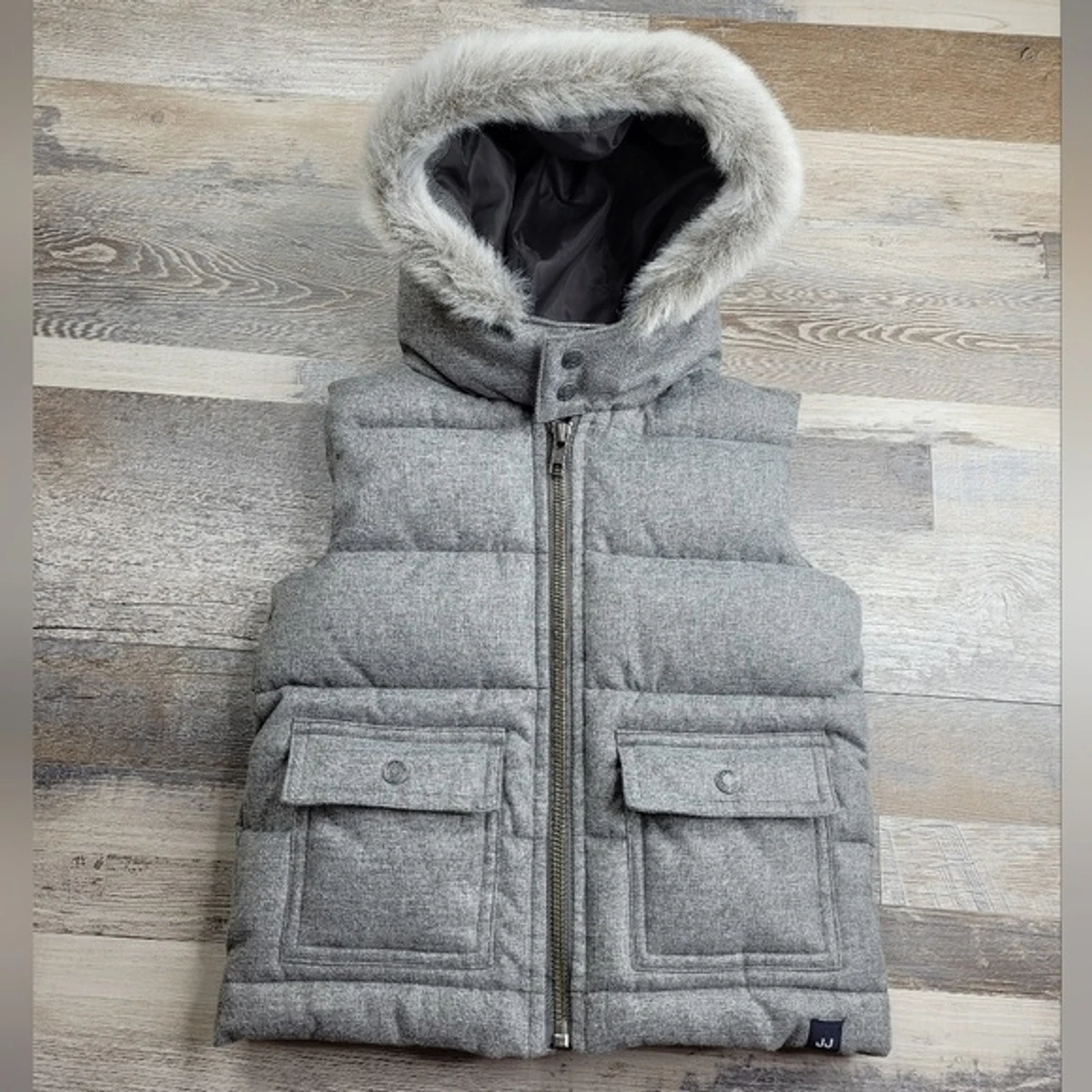 Winter Outfits With Gray Vests