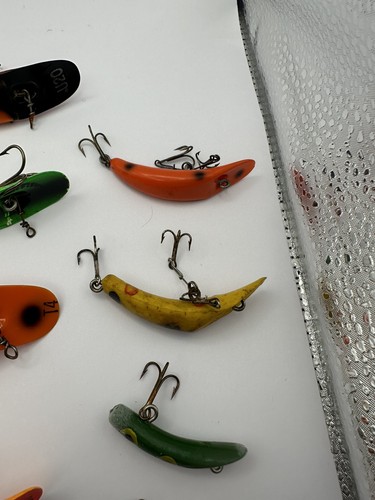 17 Vintage Fishing Lures Lot Helin Flatfish mixed sizes colors T4 S3 ...