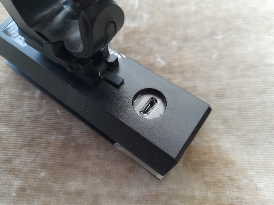 Cateye AMPP 400 usb front light great condition but missing charge ...