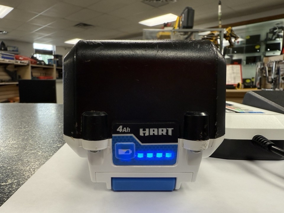 HART HLBP02VNM 40V 4AH LI-ION RECHARGEABLE BATTERY + 40V BATTERY ...