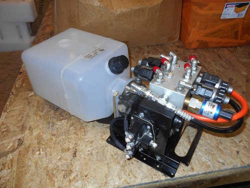 *RV EQUALIZER LEVELING SYSTEM HYDRAULIC PUMP 257081 12V RESERVOIR FREE ...