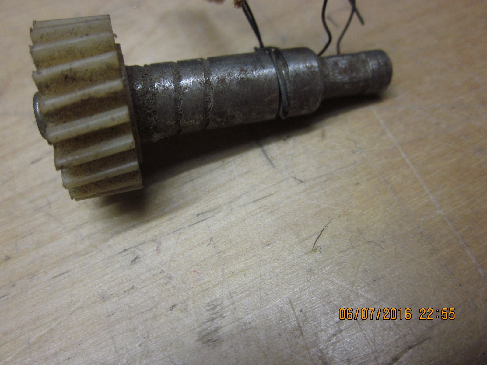 VINTAGE CHEVY SPEEDOMETER GEAR #4 | eBay