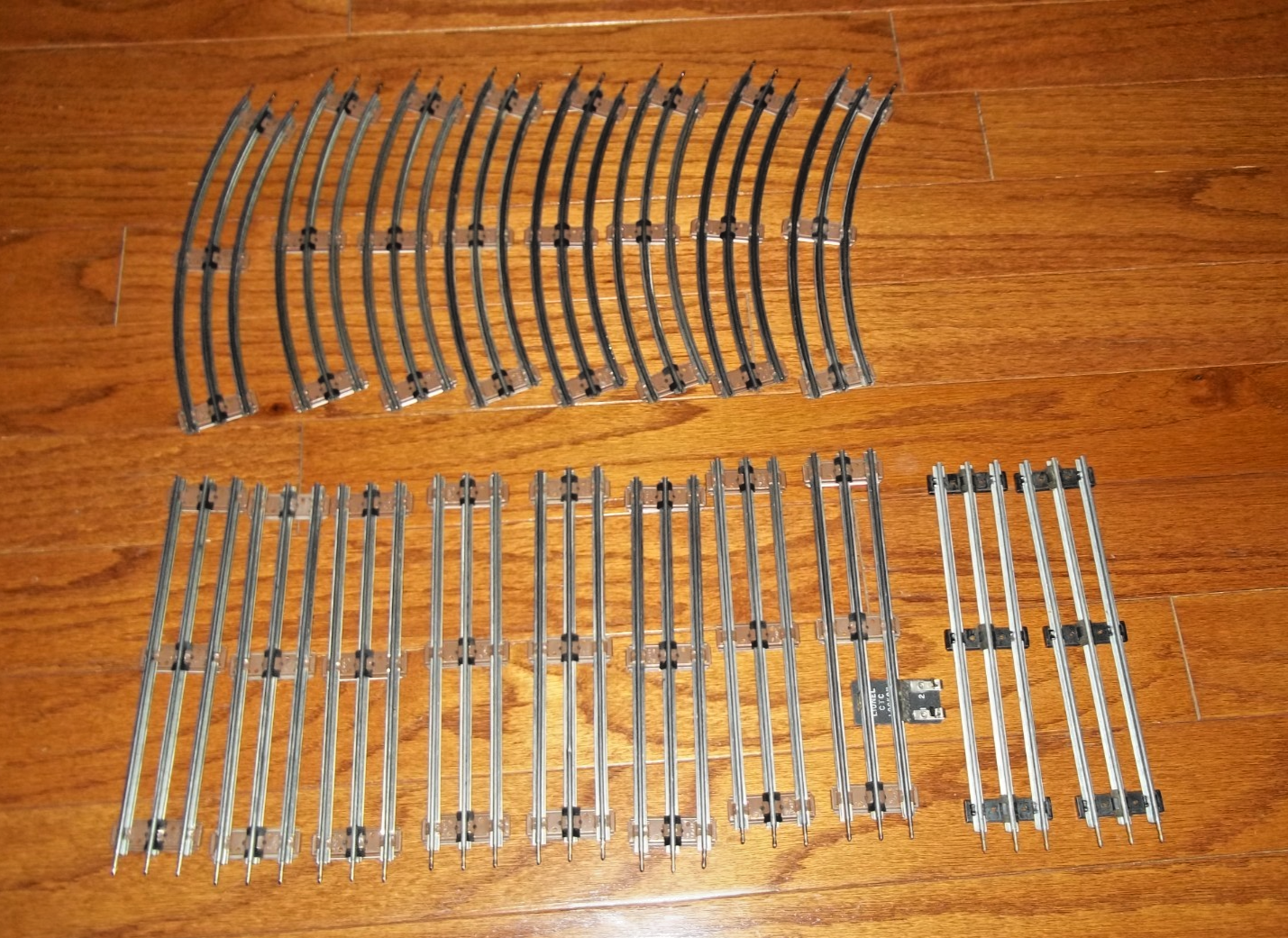 Lionel O27 36" x 63 "Oval Track 18 Pieces 10 Straight 8 Curved plus CTC ...