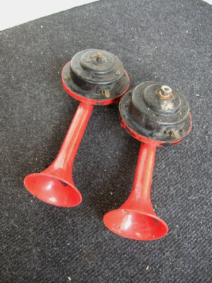 RED FANFARE HORNS PORSCHE 911 BOSCH VINTAGE ACCESSORY VW BMW MB NOT ...