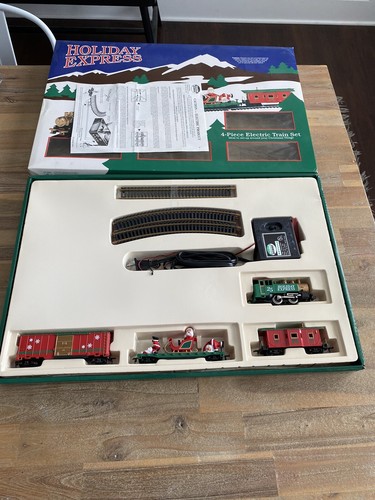 Model Power HO Scale Holiday Express Engine #25 Christmas Train Set ...