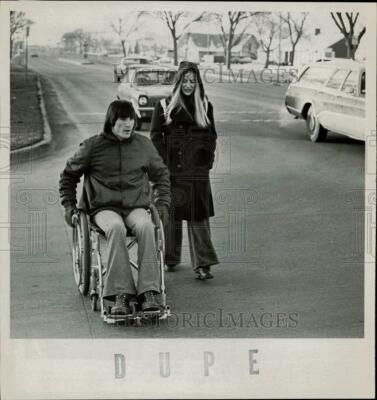 1975 Press Photo Friend walks as Rod Armstrong maneuvers wheelchair on ...