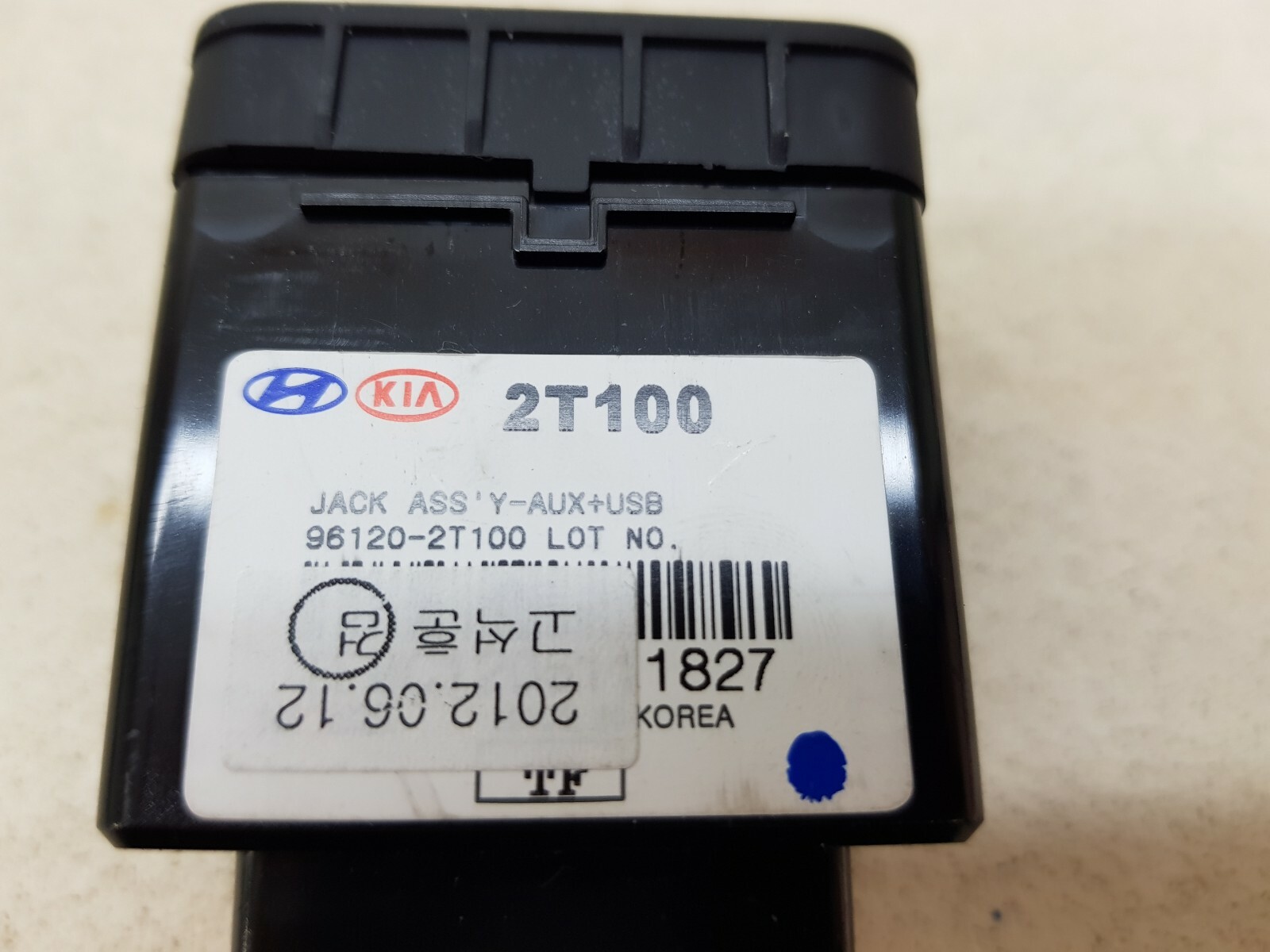 HYUNDAI OR KIA OPTIMA 2 TF 11-15 AUX IPOD USB PORT PLUG 96120-2T100 | eBay