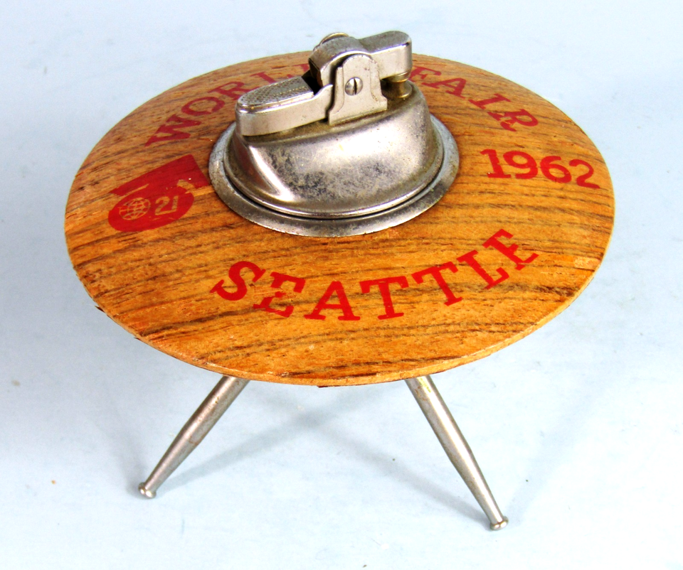 1962 SEATTLE WORLD'S FAIR UFO TABLE LIGHTER RARE TRIPOD FLYING SAUCER ...