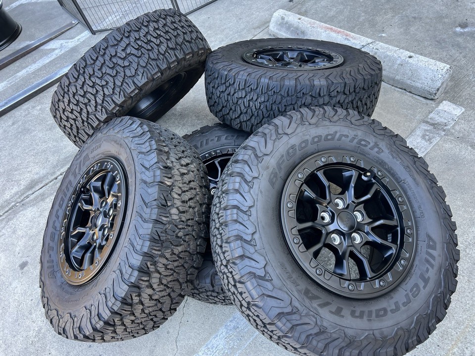 33” Jeep Wrangler Gladiator Rubicon SRT 392 Beadlock Stock OEM Wheels ...