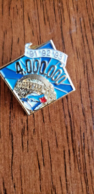 TORONTO BLUE JAYS 4,000,000 FANS '91, '92, '93 LAPEL PIN | eBay