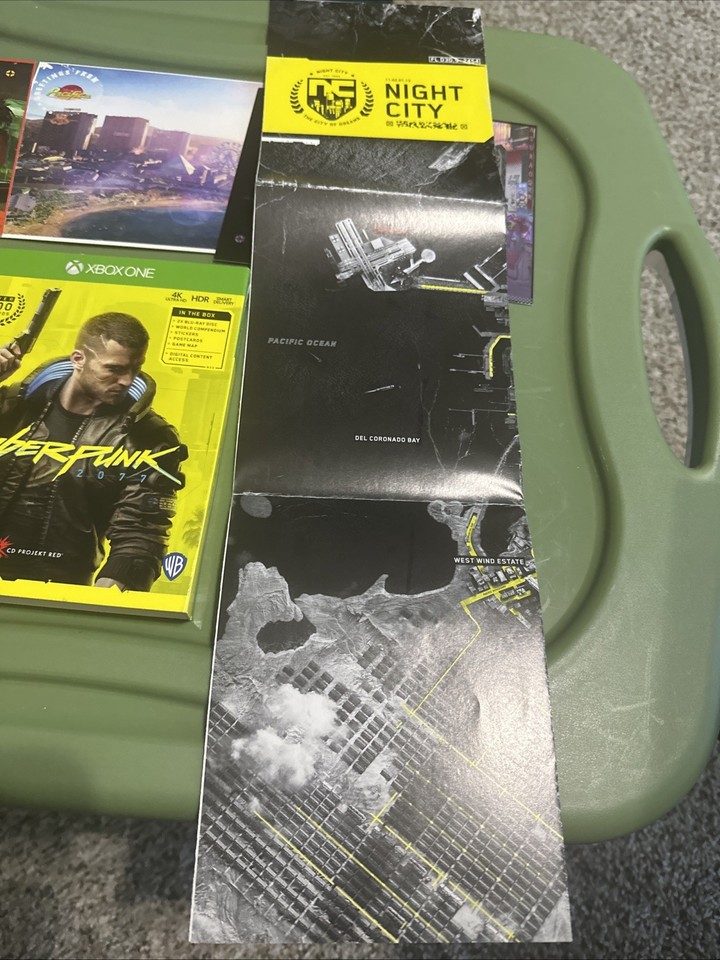 Cyberpunk 2077 Xbox One 2-Disc Game Set with Map, Postcards, and Extras ...
