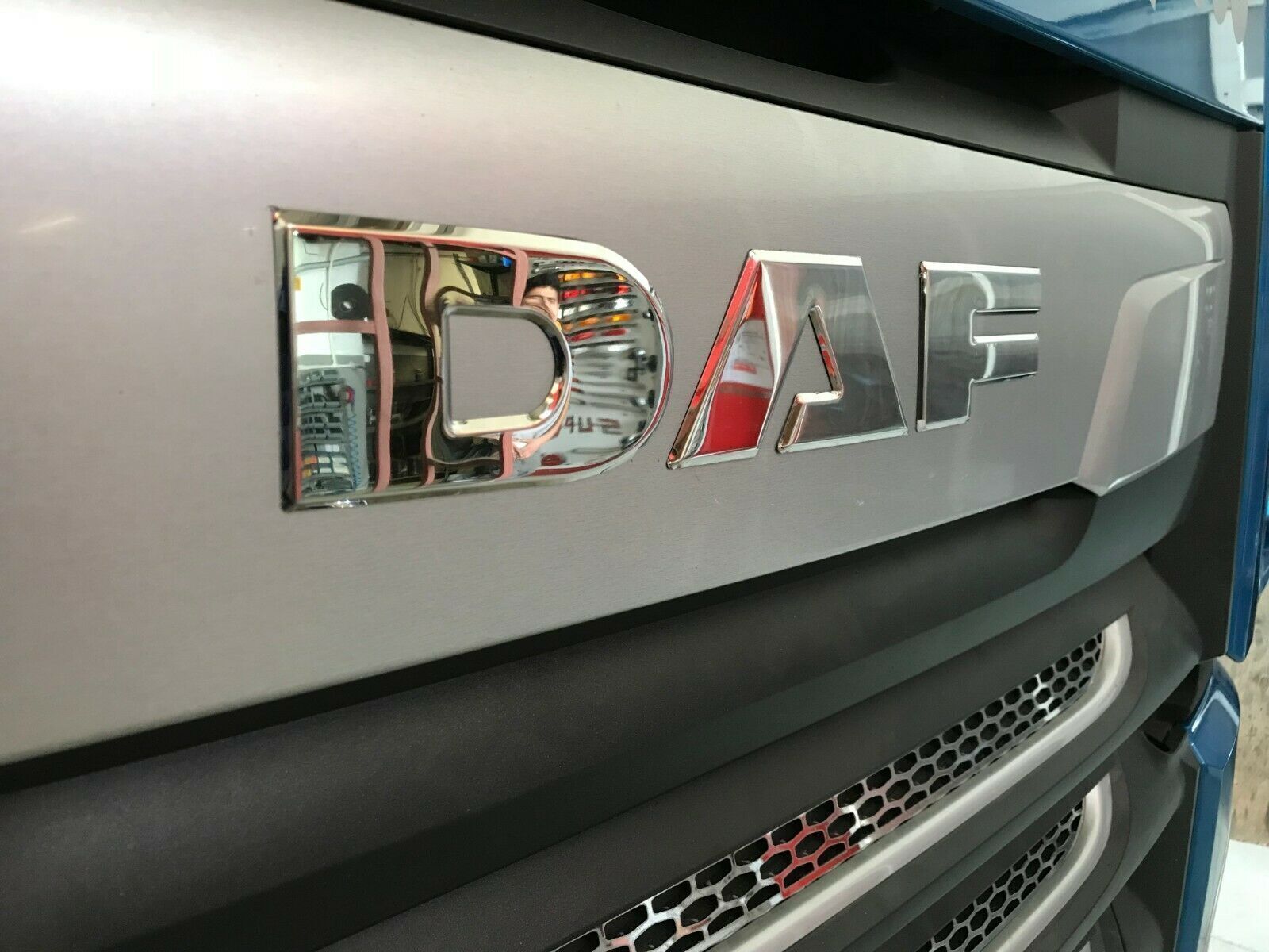DAF XF 106 Chrome Grill Sides & Name Logo Badge 5 pièces en acier ...