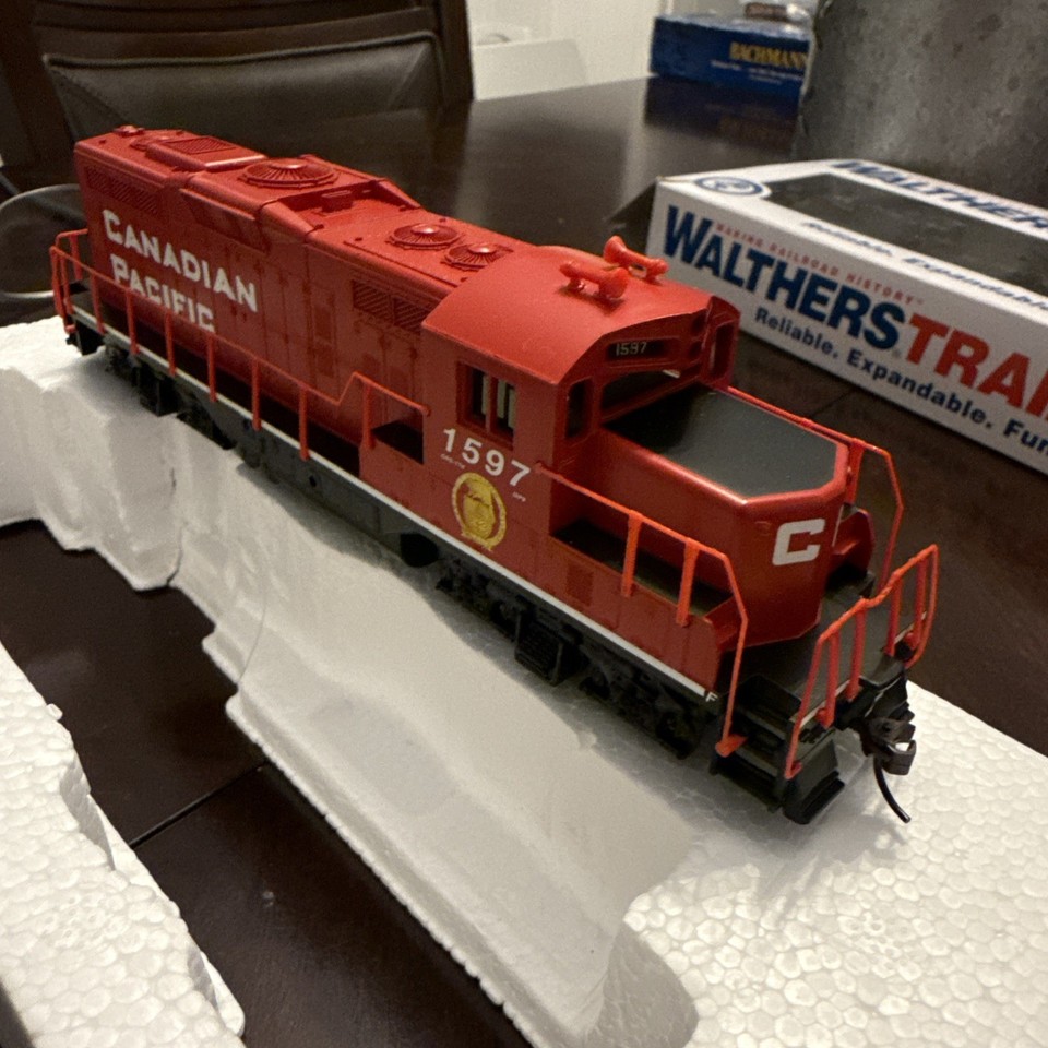 WALTHERS TRAINLINE HO CANADIAN PACIFIC GP9M LOCOMOTIVE #1597 ITEM #931 ...
