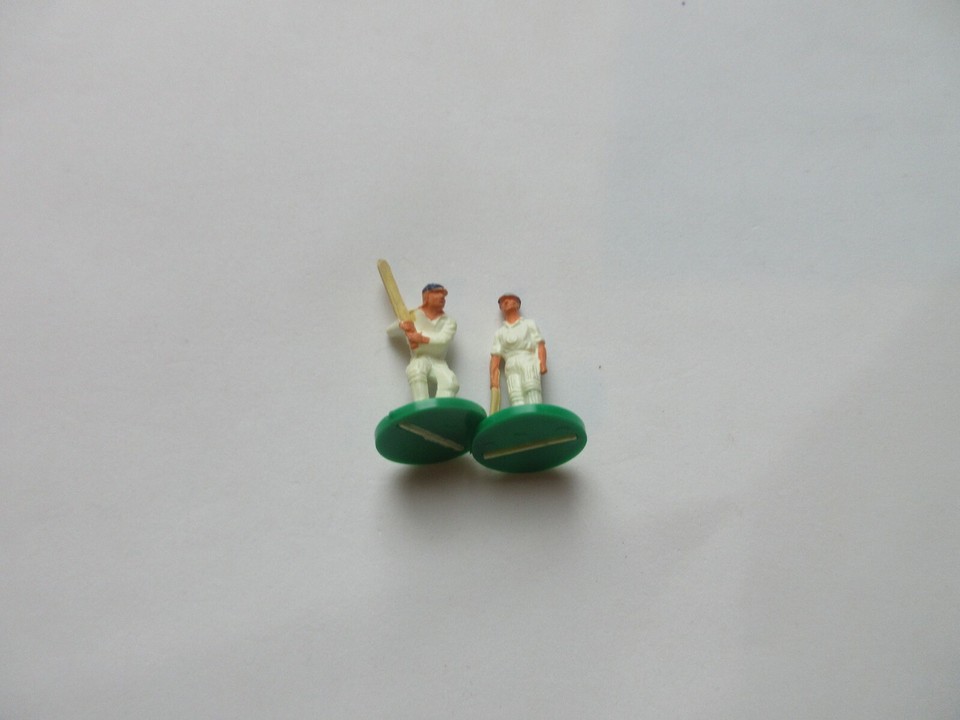 Subbuteo Cricket Accessories - Pitches Scoreboards Batsmen & Umpires ...