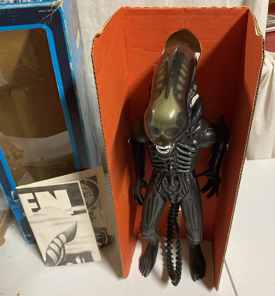 UNUSED 1979 KENNER ALIEN 18" Figure Xenomorph Tied Down to Insert w ...