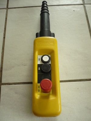 Telemecanique XACA04 Hängetaster Steuerflasche Handsteuerung ...