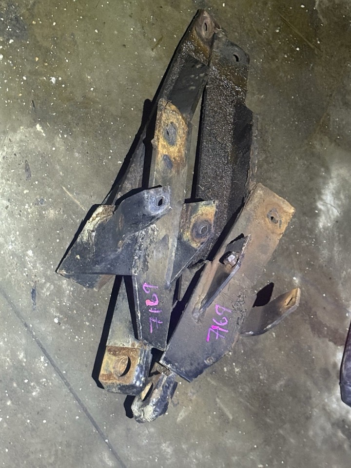 7169 Fisher Minute Mount II 01-10 Chevy/GMC 1500 HD 2500 3500 Snow plow ...