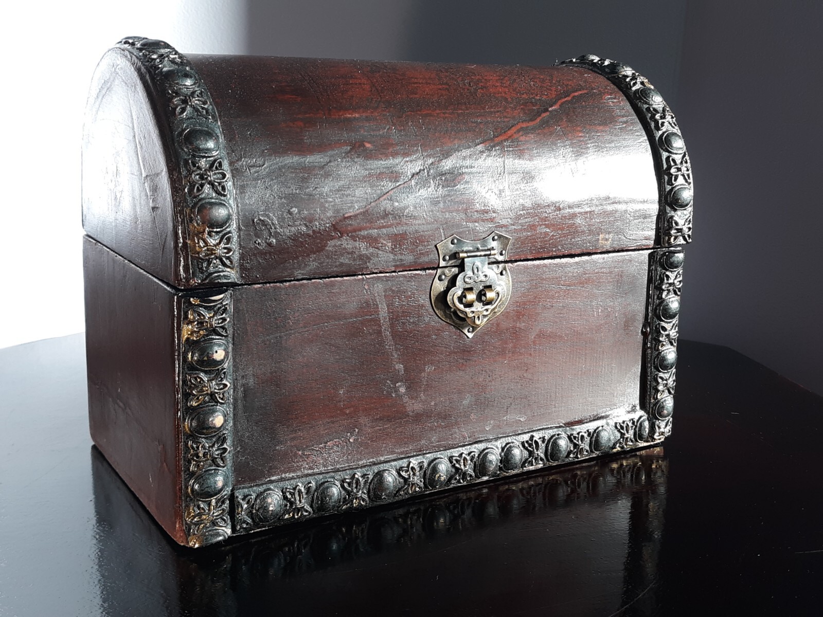 Brown Leather Styled Small Wooden Chest with Brown Felt Inside Treasure ...