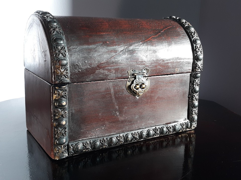 Brown Leather Styled Small Wooden Chest with Brown Felt Inside Treasure ...