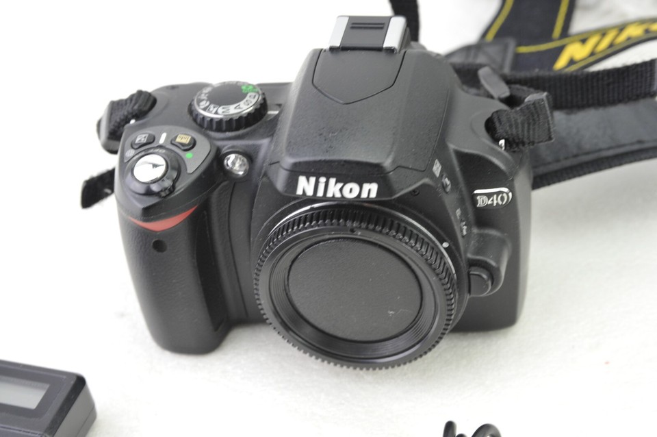 Nikon D40 6,1MP DSLR Kamera, nur Body, Auslösungen /shutter count 13033 ...