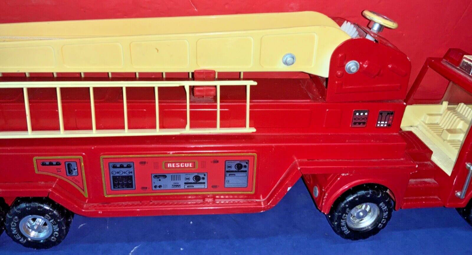 24” Remco Aerial Hook N Ladder Fire Engine #3 Fire Truck | eBay