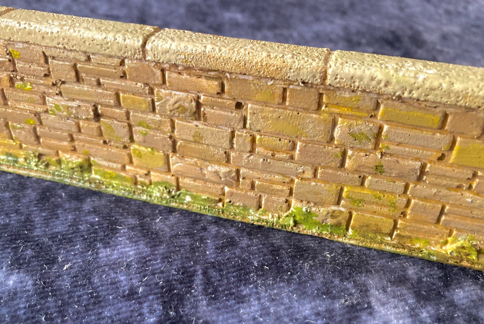 '7mm' '0 SCALE' - 'dressed stone wall with Coping' 4 sections over 70cm ...
