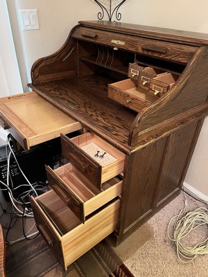 1800-1899 - Desk With Key