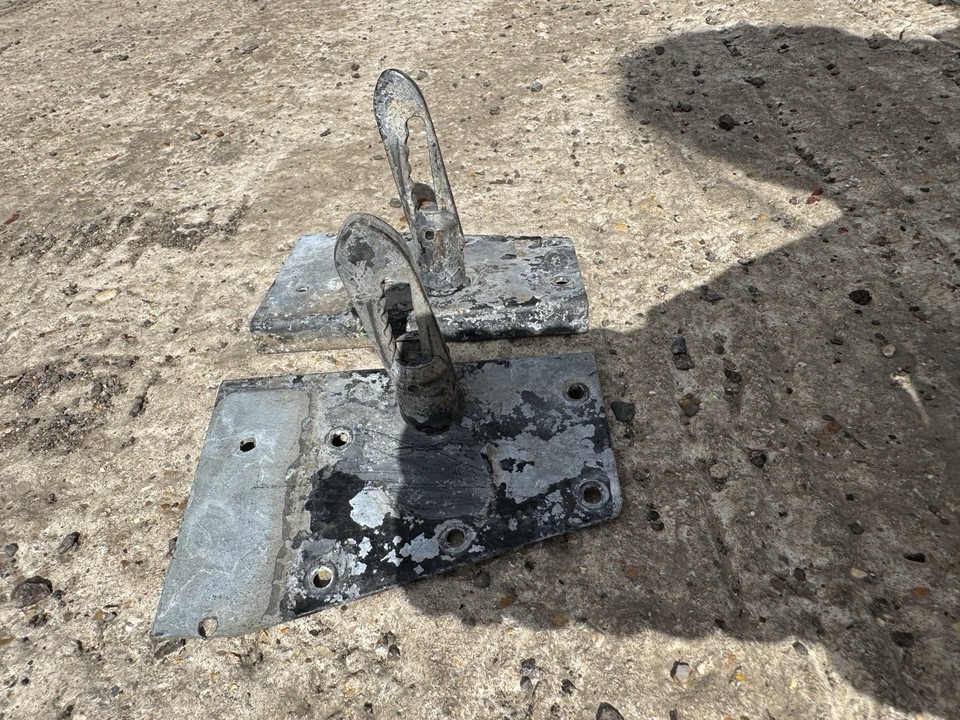Land Rover Tailgate latches, Anti loose Pins Series/Defender Galvanised ...