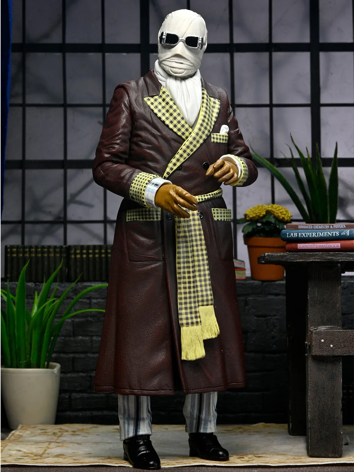 NECA Universal Monsters Invisible Man Colour Kemp House Ultimate Action ...