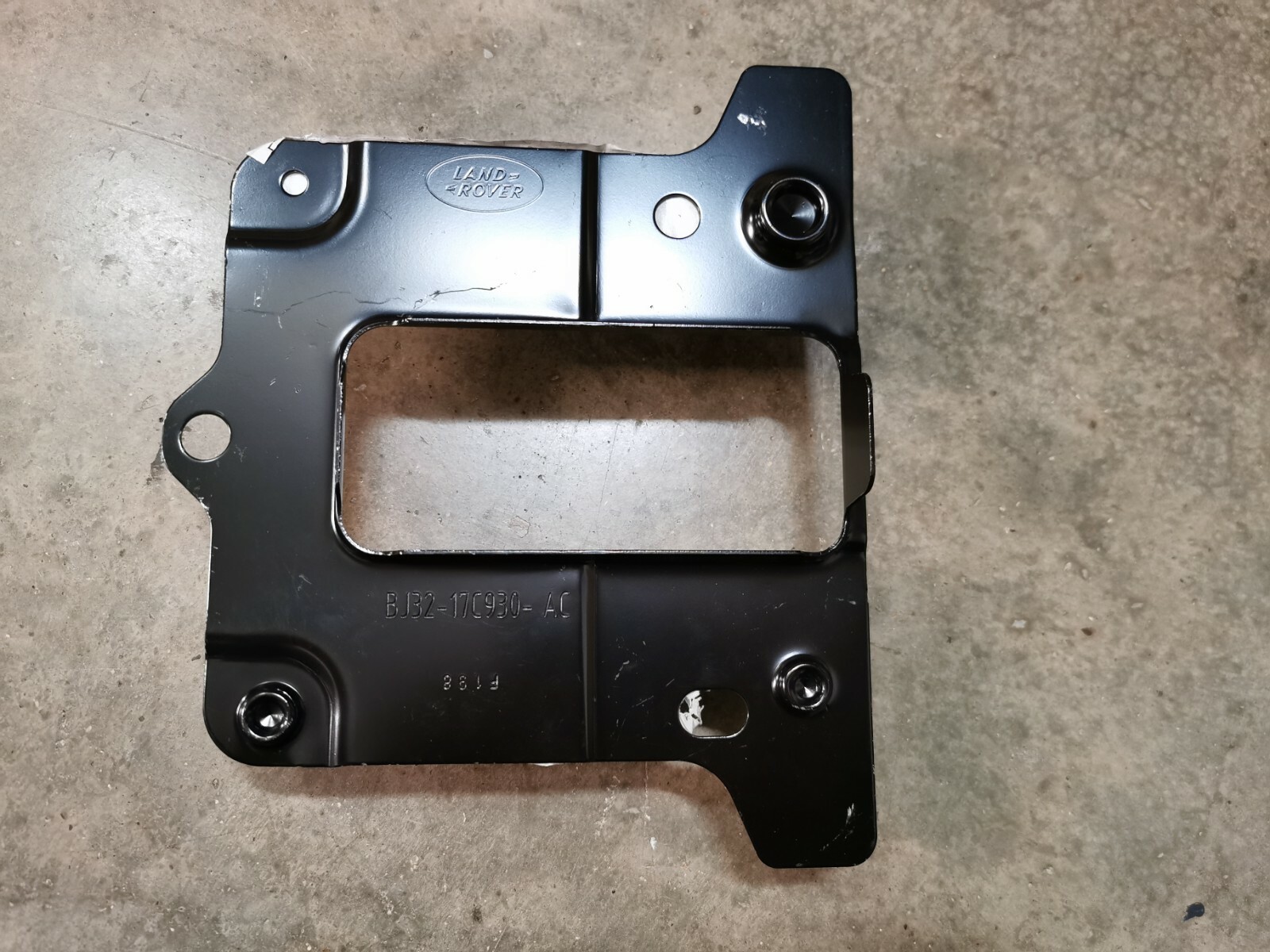 Genuine Land Rover Evoque Rear Right Bumper Mounting Bracket LR042994 ...