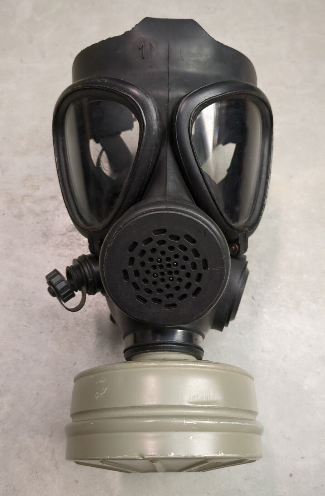 Vintage Israeli Military Surplus Gas Mask M15 Size 1 - Large w/ Filter ...