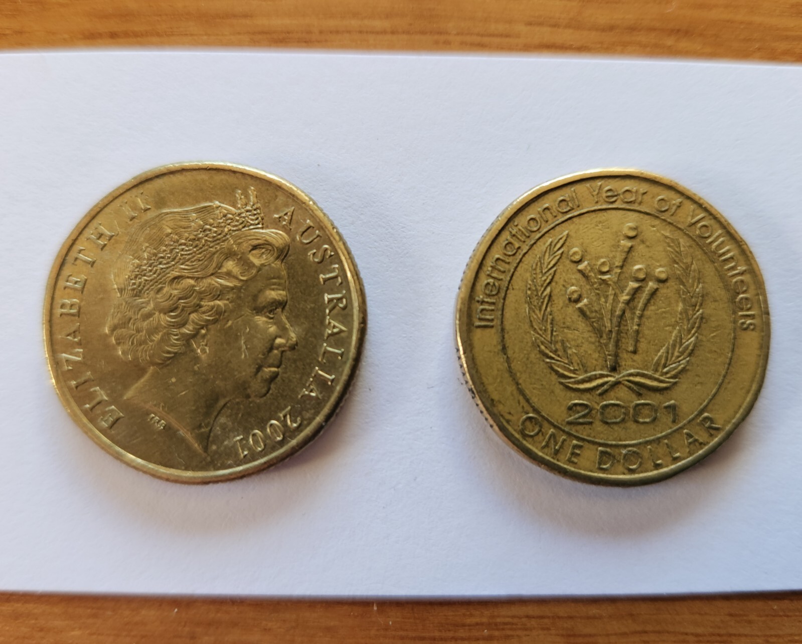 Unique Australian $1 Dollar Coin 2001 Int. Year of Volunteers ...
