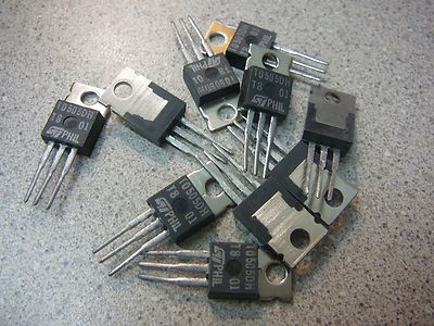 SGS-Thomson T0505DH Sensitive Gate Triac 400V 5A TO-220 **NEW** Qty.10 ...