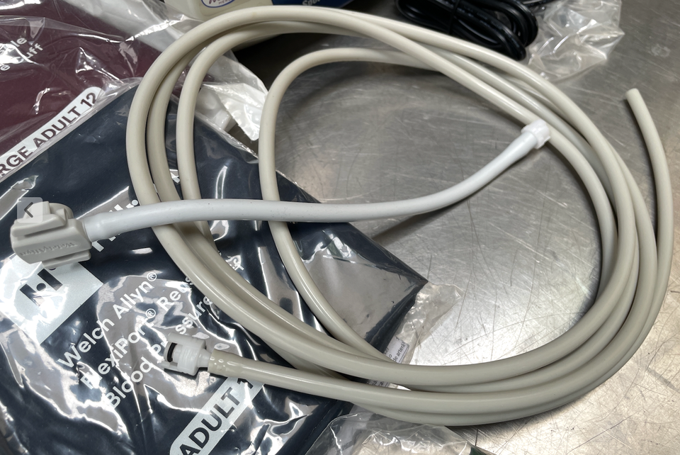 Welch Allyn 420 Spot Vital Signs Monitor 42NOB w Cuffs, SpO2, & Power ...
